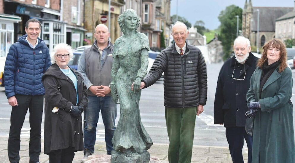 Lady Anne Clifford statue installed in Kirkby Stephen - Cumberland and ...